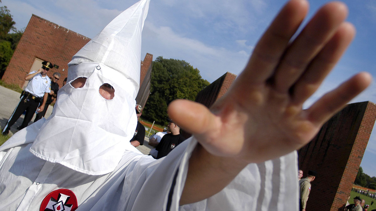 Hombres vestidos como KKK en asambleas republicanas – Telemundo Phoenix ...