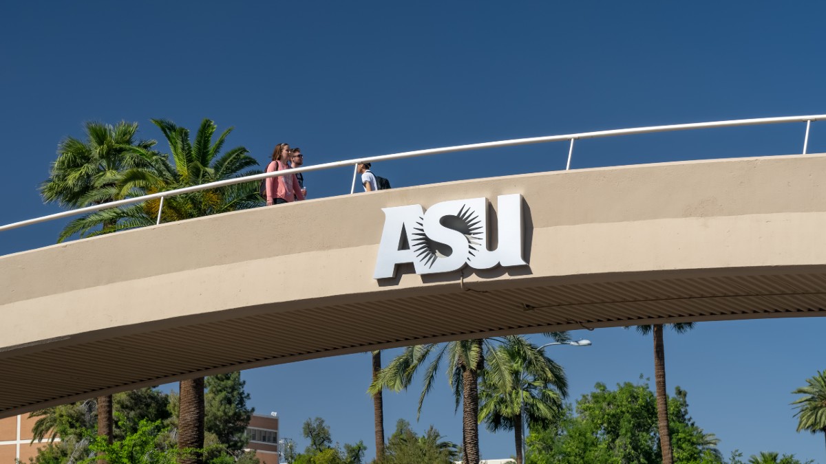 Buscan a sospechoso acusado de tocar inapropiadamente a dos estudiantes ...