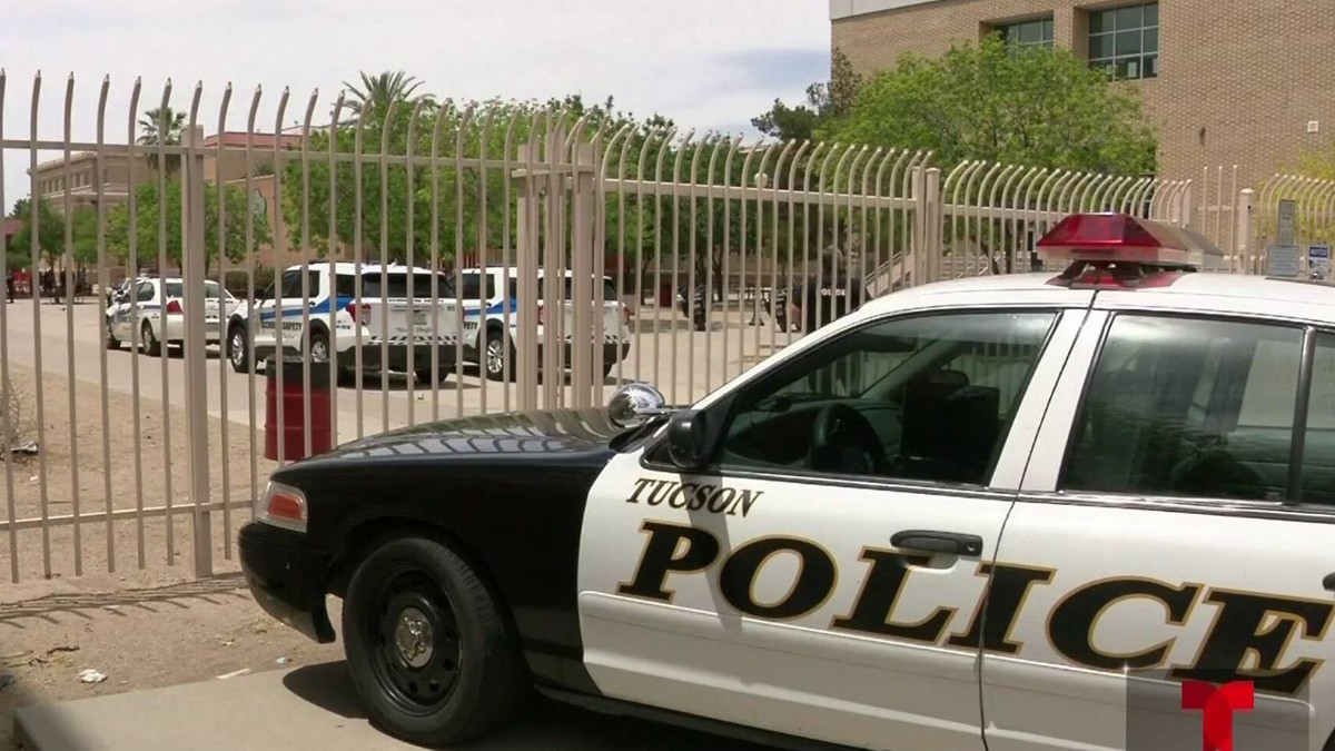 Dos arrestados tras pelea entre decenas de estudiantes en Tucson High ...