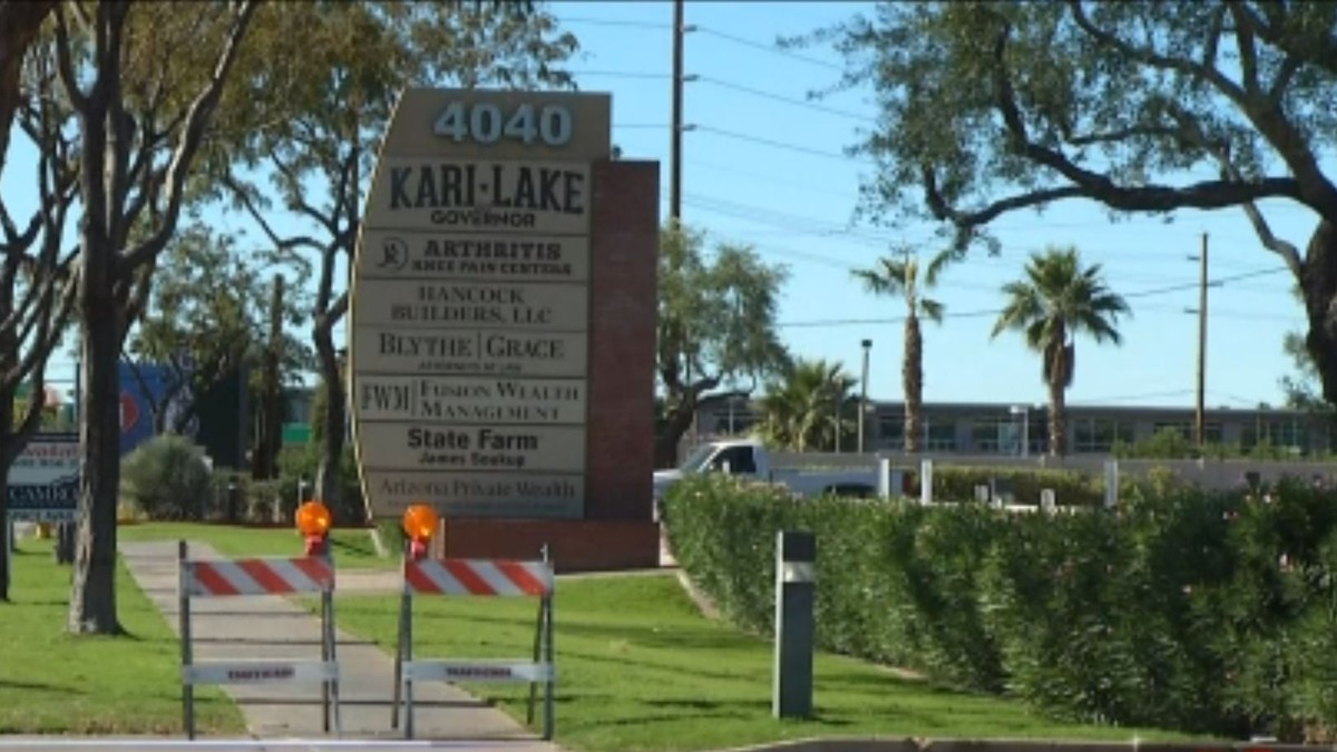 Encuentran paquete sospechoso en oficina de campaña de Kari Lake ...