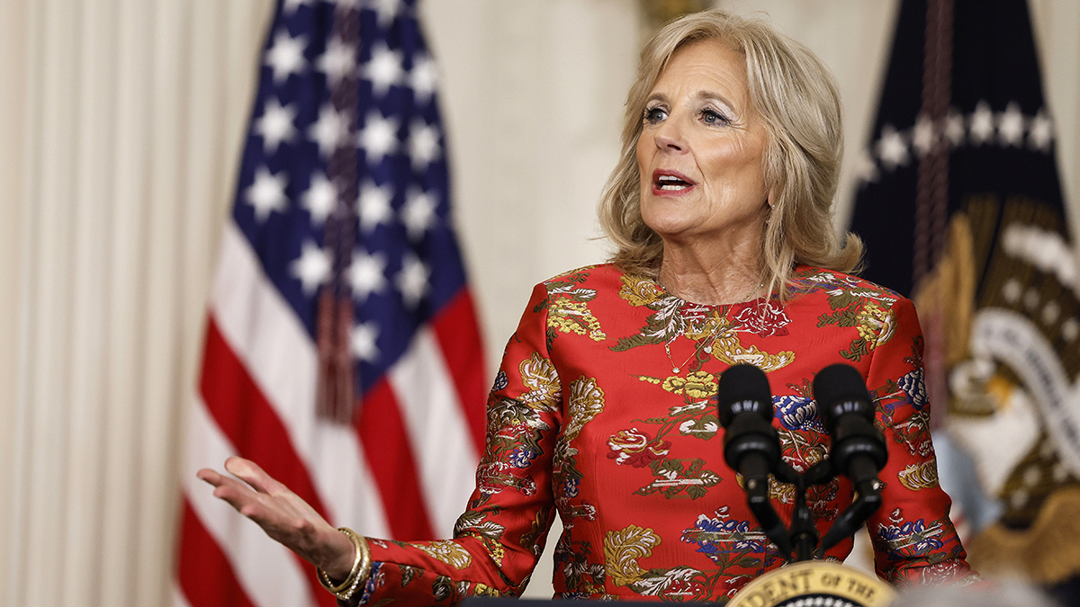 La primera dama Jill Biden visita Arizona para destacar los esfuerzos ...