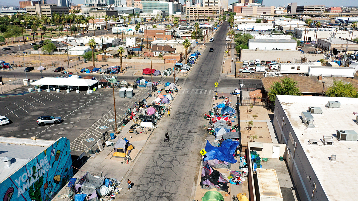 Juez de Arizona ordena a la ciudad de Phoenix encontrar solución para ...