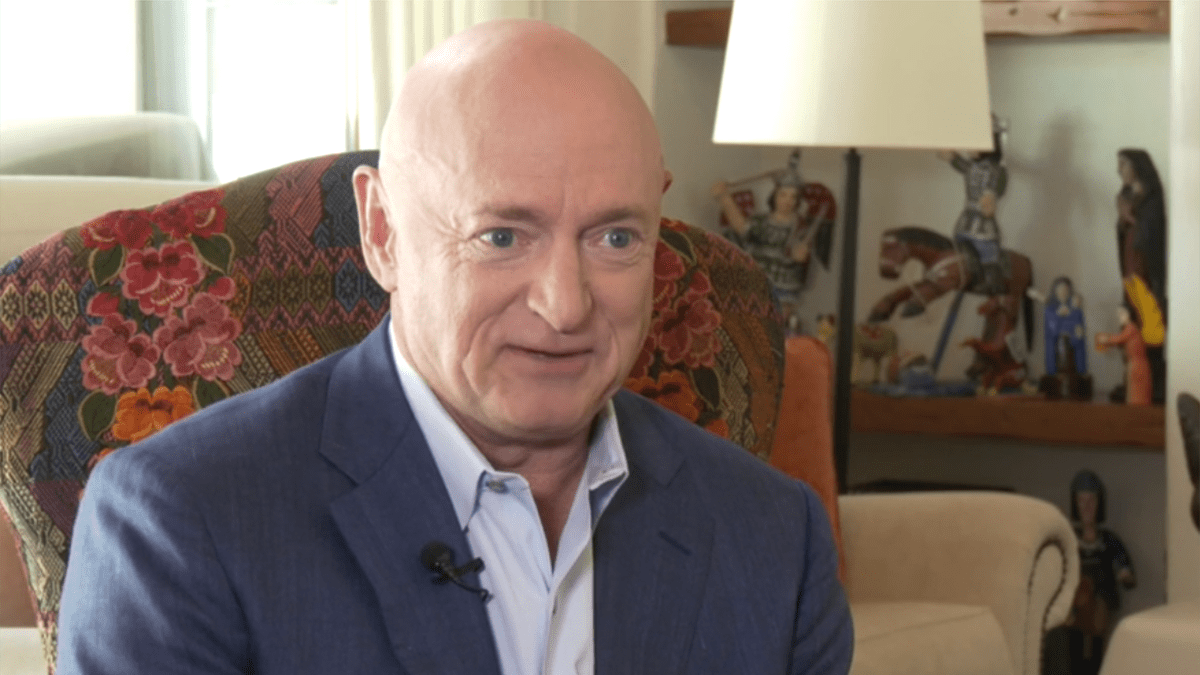 Arizona: El senador Mark Kelly habla sobre inmigración, tráfico de ...