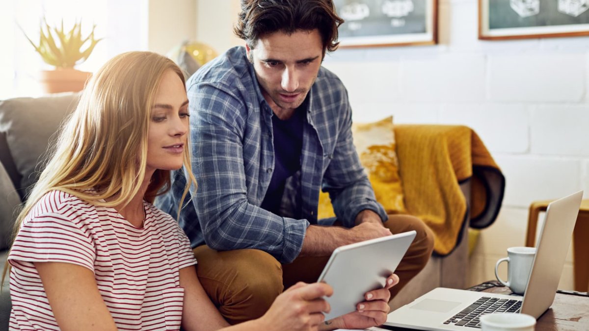 Generación Z con más probabilidad de mantener las finanzas separadas – Telemundo Phoenix/Tucson