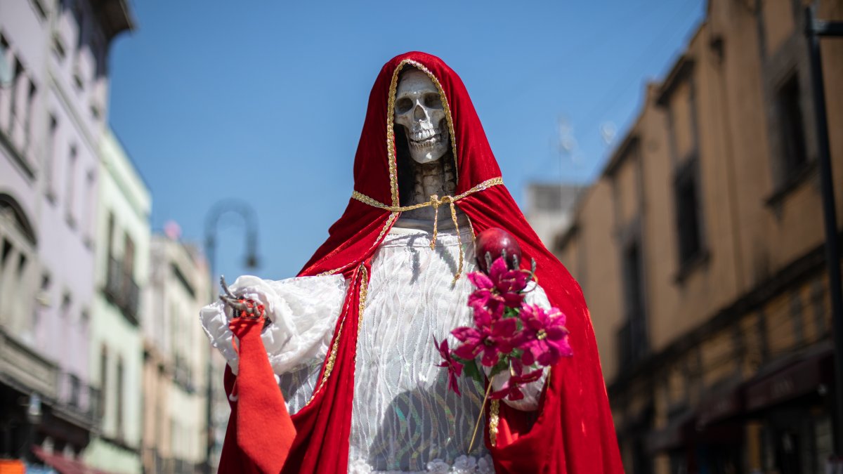 Arizona: Primer templo de la Santa Muerte en Arizona atrae a decenas de ...