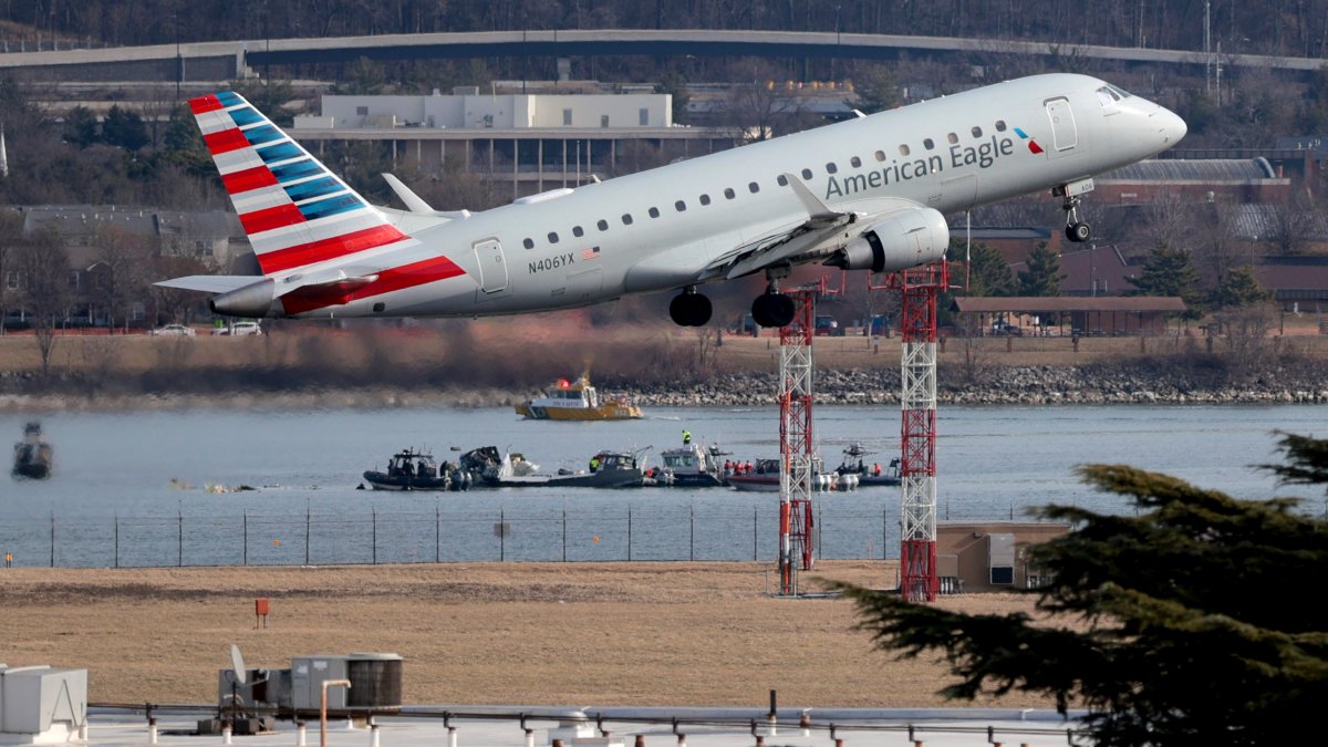¿Cuántos pasajeros lleva un avión comercial? Lo se sabe del CRJ en DC ...