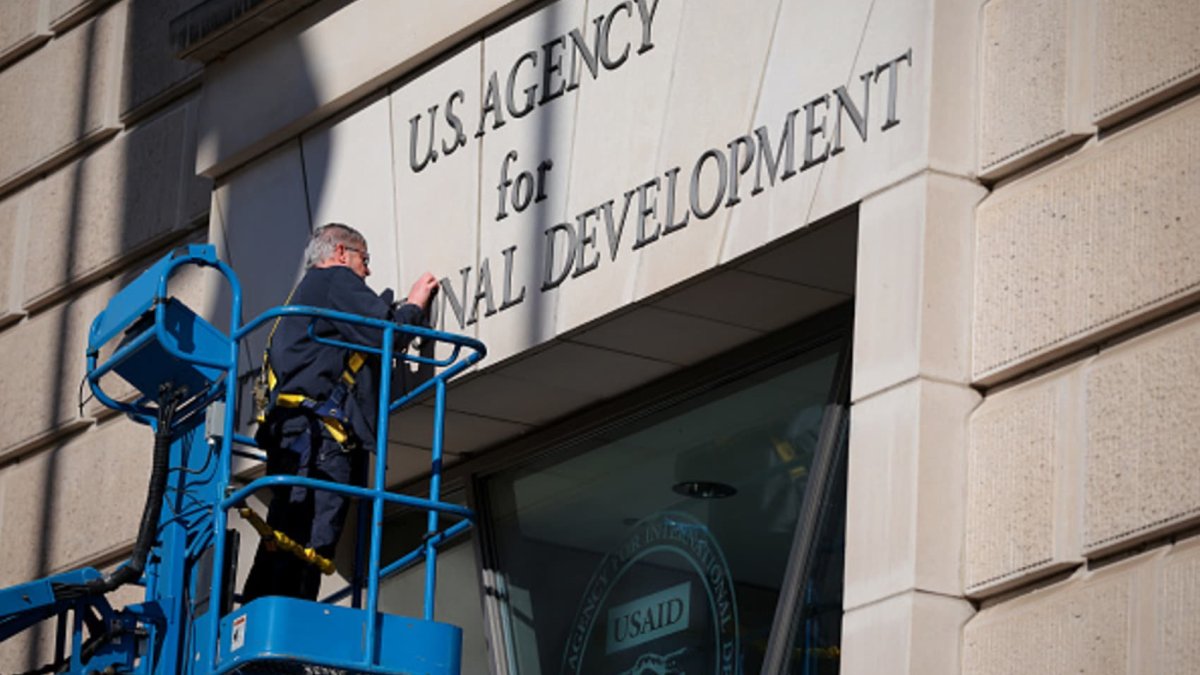 Juez le permite al gobierno seguir adelante con despidos en USAID ...