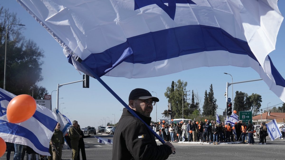 Hamas entrega los cuerpos de 4 rehenes israelíes – Telemundo Phoenix/Tucson