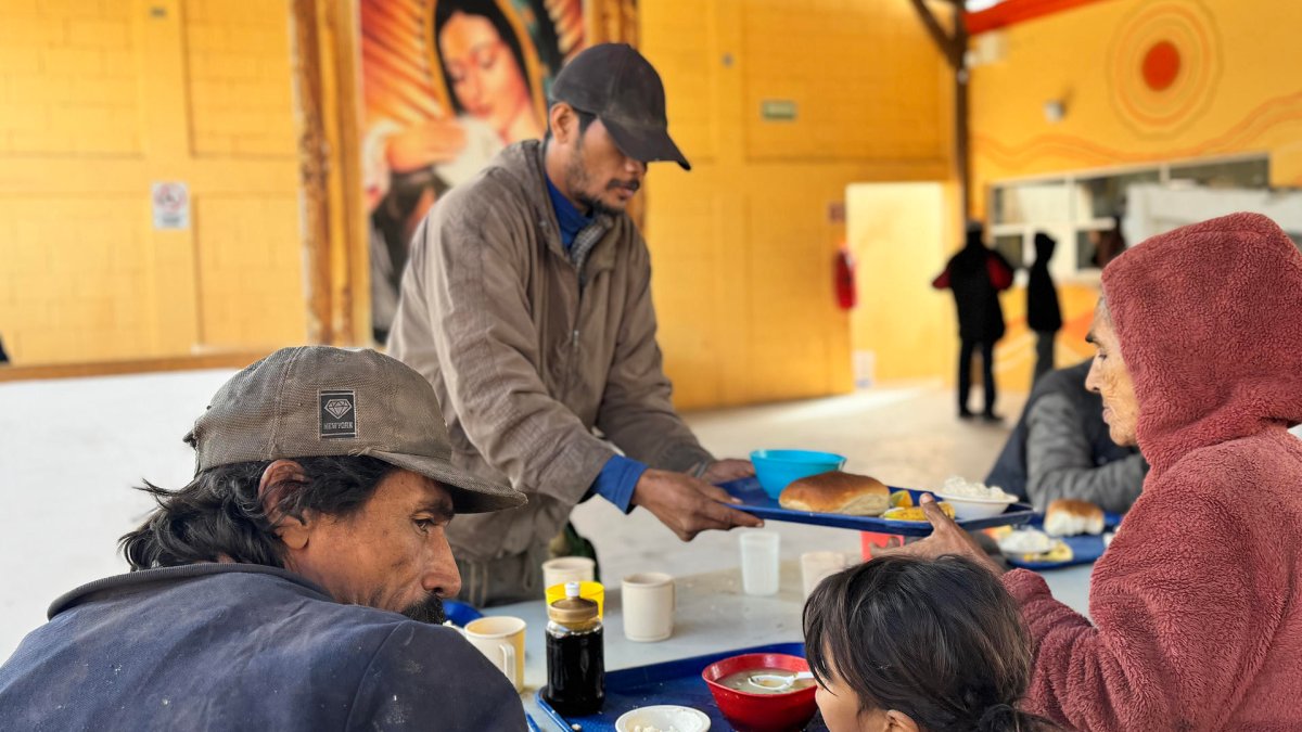 Migrantes siguen llegando a la frontera pese a llegada de Trump ...