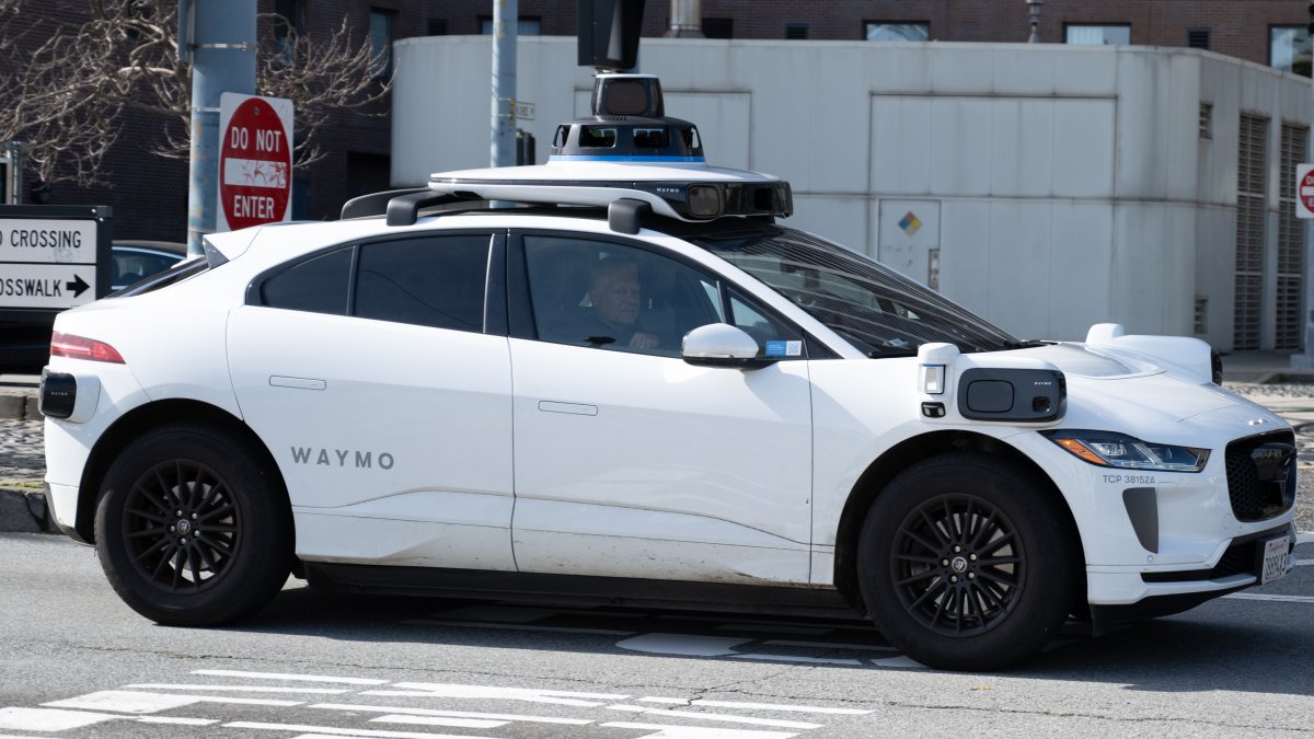 Waymo probará sus taxis autónomos en autopistas de Phoenix – Telemundo ...