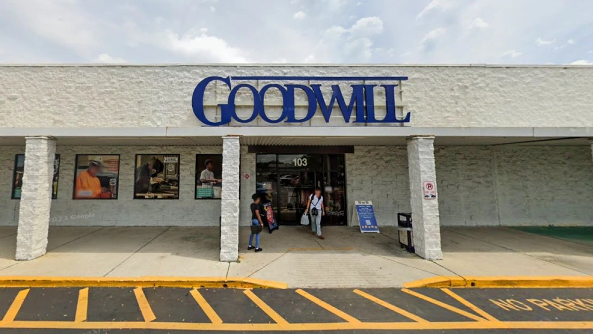 Encuentran granada activa en una tienda Goodwill en Florida – Telemundo ...